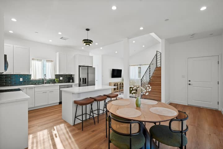 2br Burbank Stay | Wfh+ Parking | Warner Bros - Burbank, CA