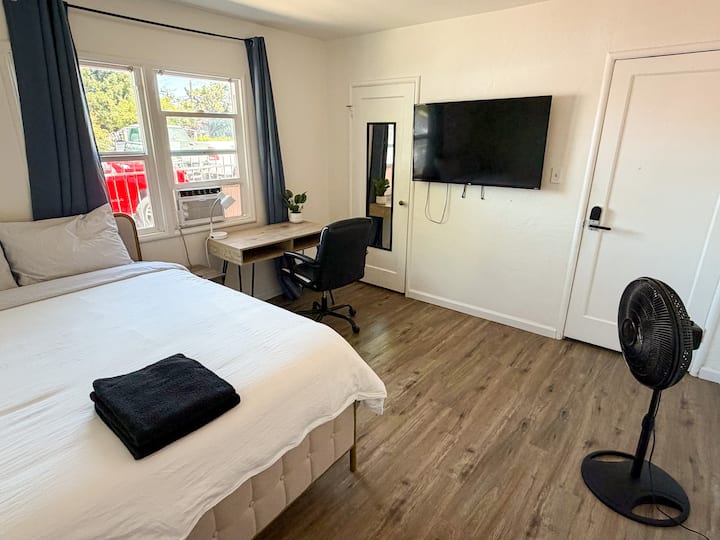 Cozy Room W/ Desk, Ac & Fast Wifi - Hayward, CA