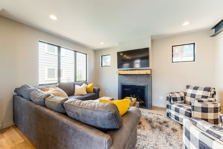 4br Mountain Retreat With Hot Tub & Balcony Views - Frisco, CO