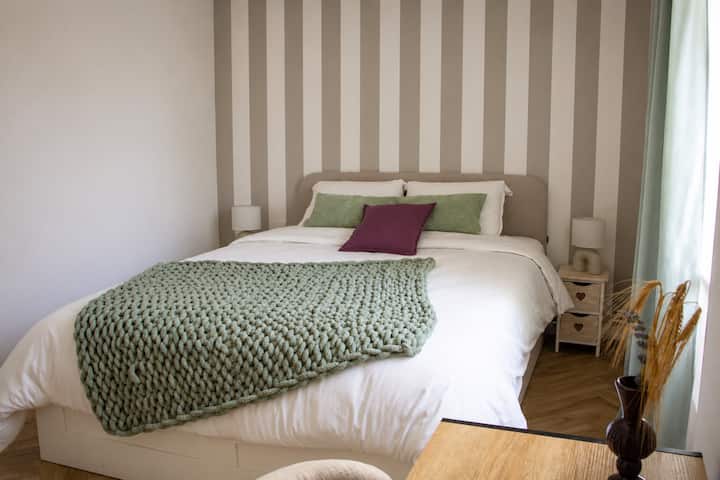Le Pilon Fleuri 6 Personnes Jardin + Parking - Le Creusot
