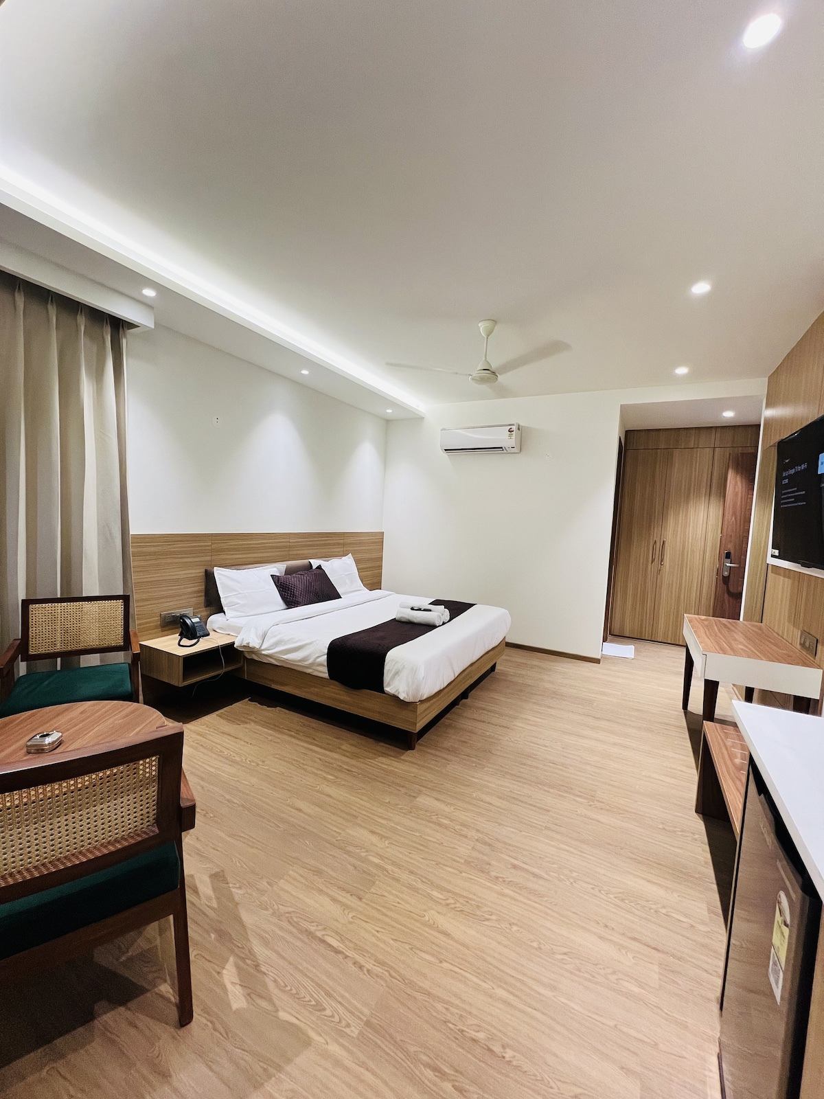The Cozy Cove Studio Golf Course Road Sec-53 - Flats for Rent in ...