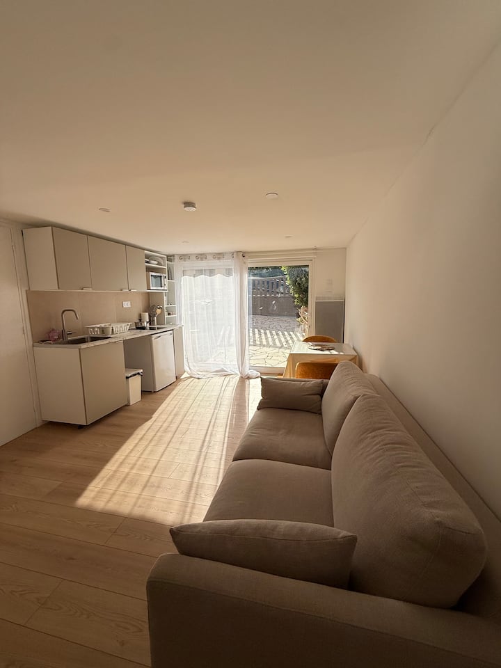 Studio Neuf Proche Mer Et Gare à Hyères - Plage de l'Almanarre