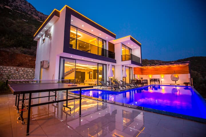 Deniz Manzaralı Lüks Muhafazakar Villa Mustang - Kalkan