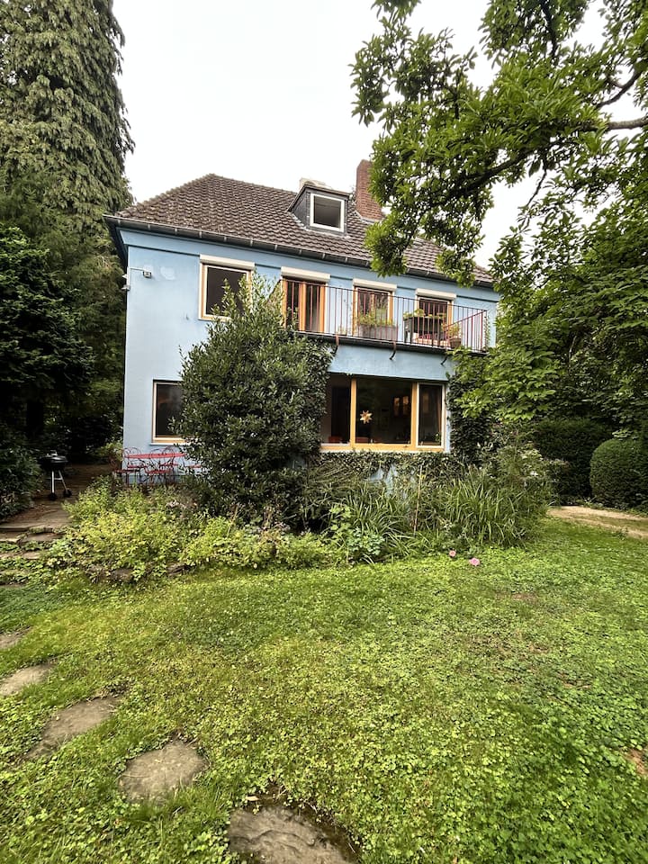 Villa Mit Großem Garten In Bonn Dottendorf - Bonn