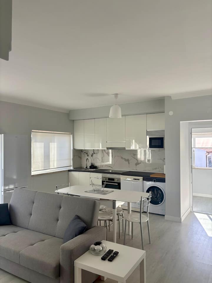 Spacious 3-bed Flat Near Lisbon & Beaches - Fernão Ferro