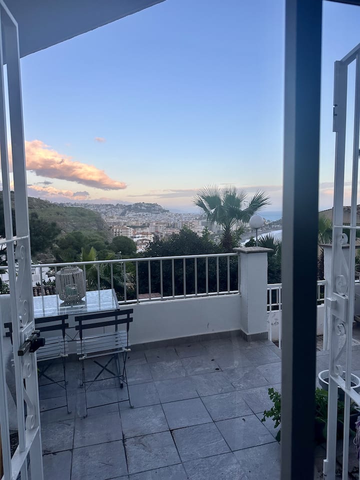 Luminoso Apartamento Con Vistas Al Mar Y Piscina - Almuñécar