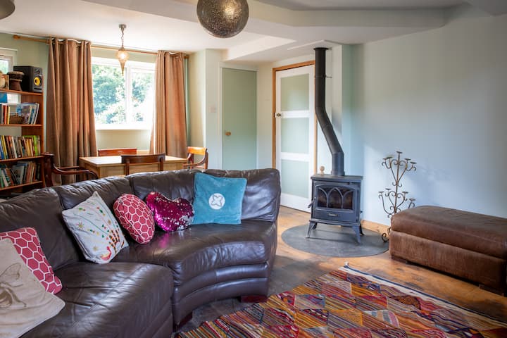 Spacious 4 Bedroom Home In Forest Row - Crowborough