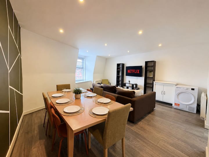 The Finchley Residence | Elegant 2br London Stay - Camden, AR