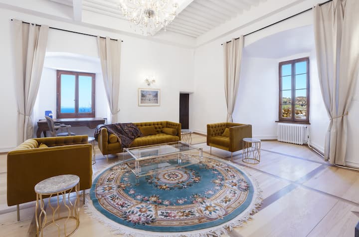 Castle Tower Apartment With Panoramic Lake Views - Montreux