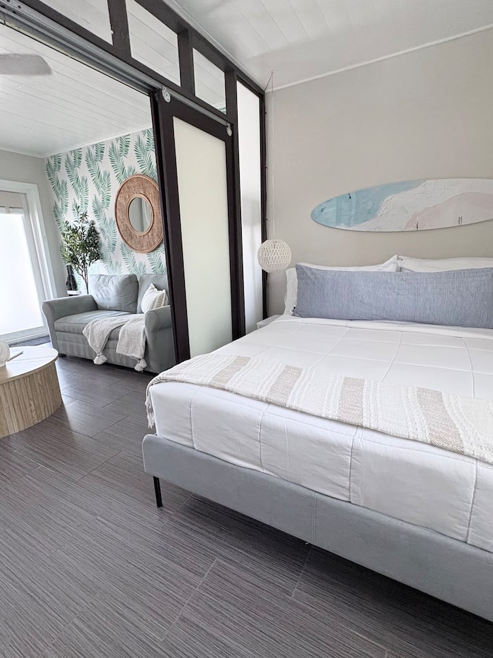 Island Retreat Pool, Beach, Eats & Snorkeling - North Palm Beach, FL