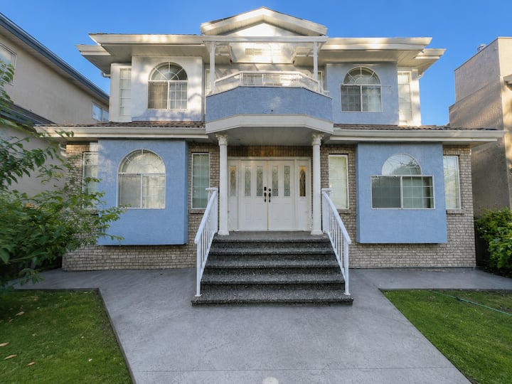 Spacious 5br Home Near Airport/downtown/skytrain - Vancouver