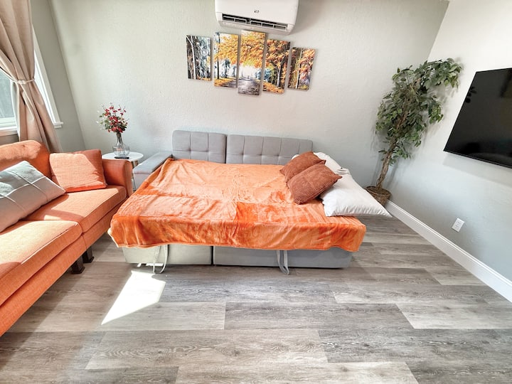 Entire Home 2 Beds 1bath W/gated Parking - Stockton, CA