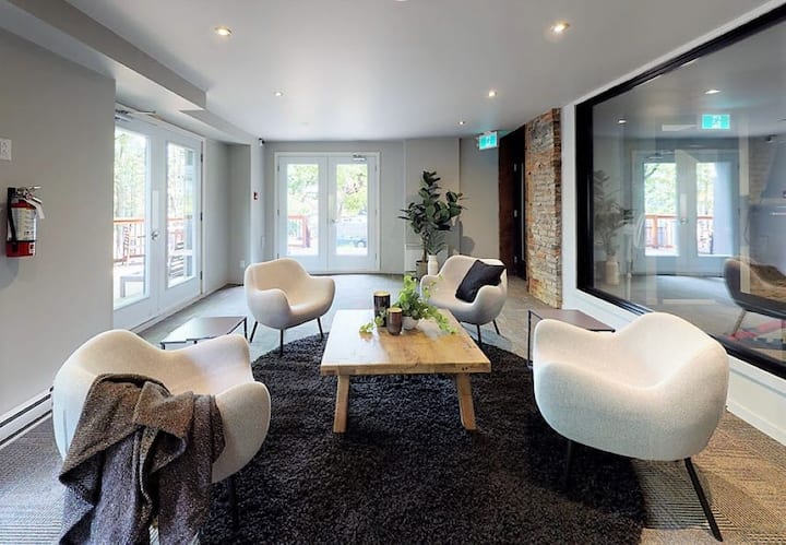 Petit Espace, Grand Style De Vie | Tout Inclus - Québec, QC