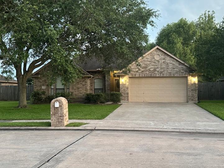 The Lindy House - Texas City, TX