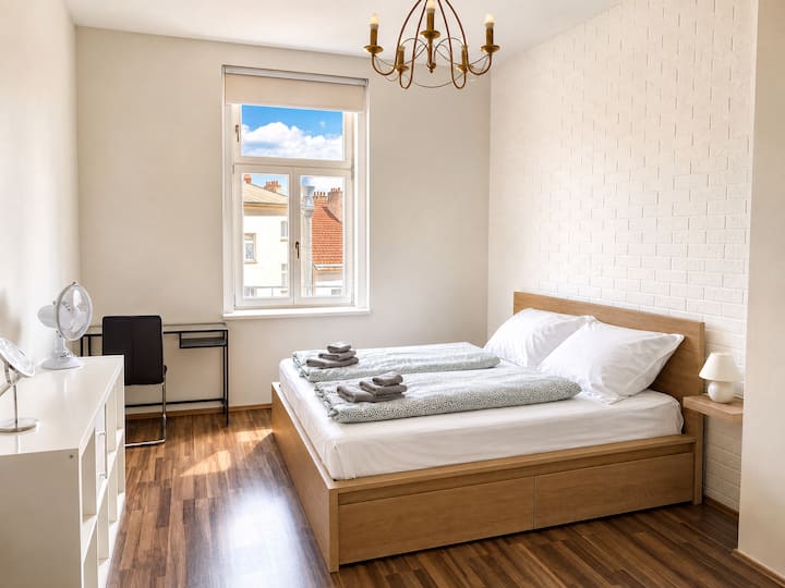 Charming 1-bedroom Apartment In Trendy ŽIžkov - Praga