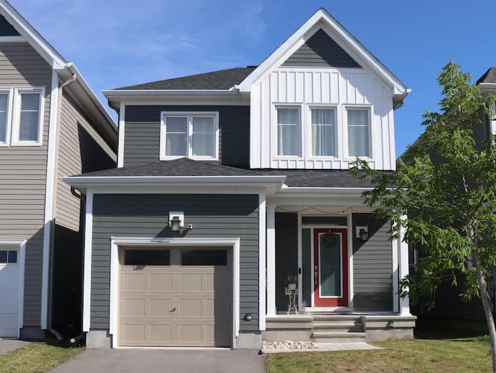 Entire 3 Bedroom House | Park-facing | Quiet Stay - Ottawa