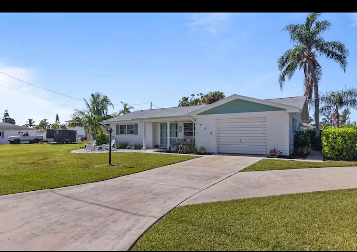 Cozy Cottage Near The Beach - Venice, FL