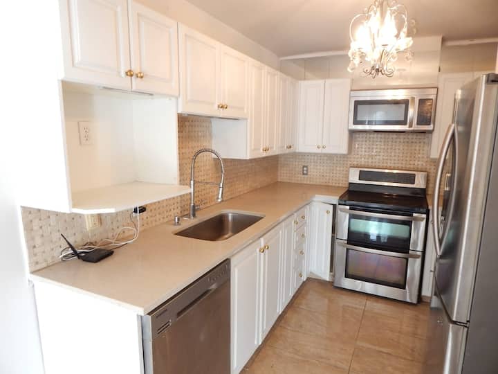 Waterfront Duplex W/ Rooftop Terrace Near Downtown - Dorval