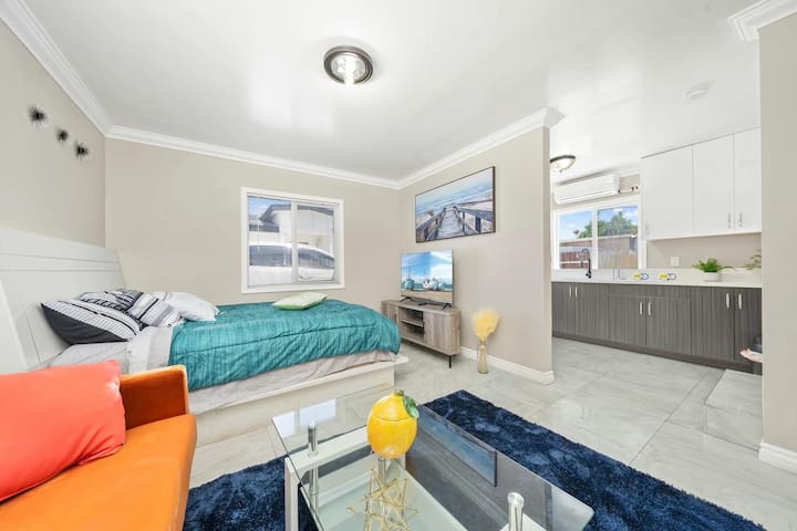 Private 1b1b Studio In Baldwin Park-la - Azusa, CA
