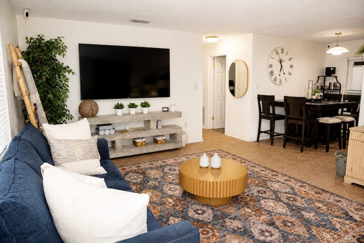 Sleeps 7 | Near Adventhealth & Downtown Orlando - Maitland, FL
