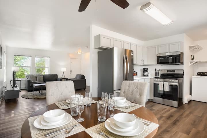 Spacious 3br Apt W/ Deck · 15 Min To Red Rocks - Englewood, CO