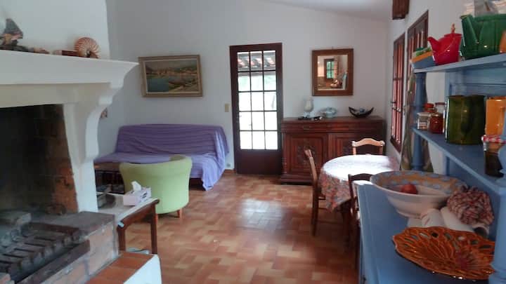 La Maison De Léo - Une Petite  Maison De Famille - Collobrières
