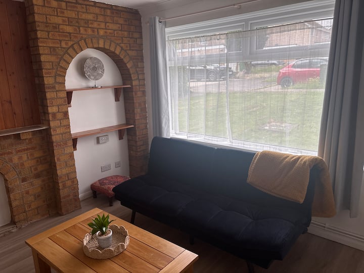 Newly Refurbished 2 Bedroom Apartment - Wellingborough