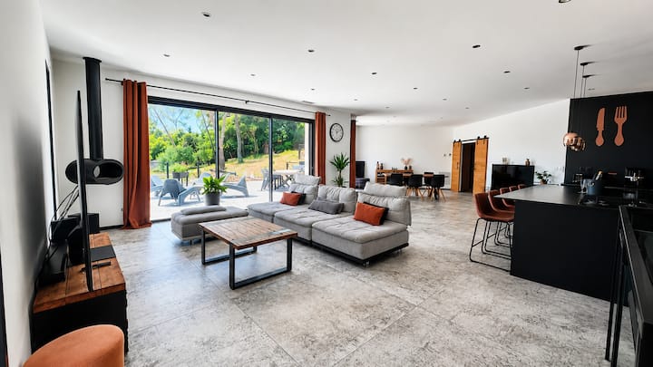 " Villa Design- Piscine- Loisirs Privés " - Nîmes