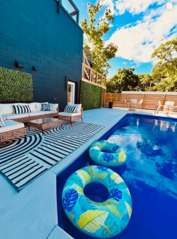 Sleeps 20 | Pool | Roof Top Deck | Arcade Games - Wilmington