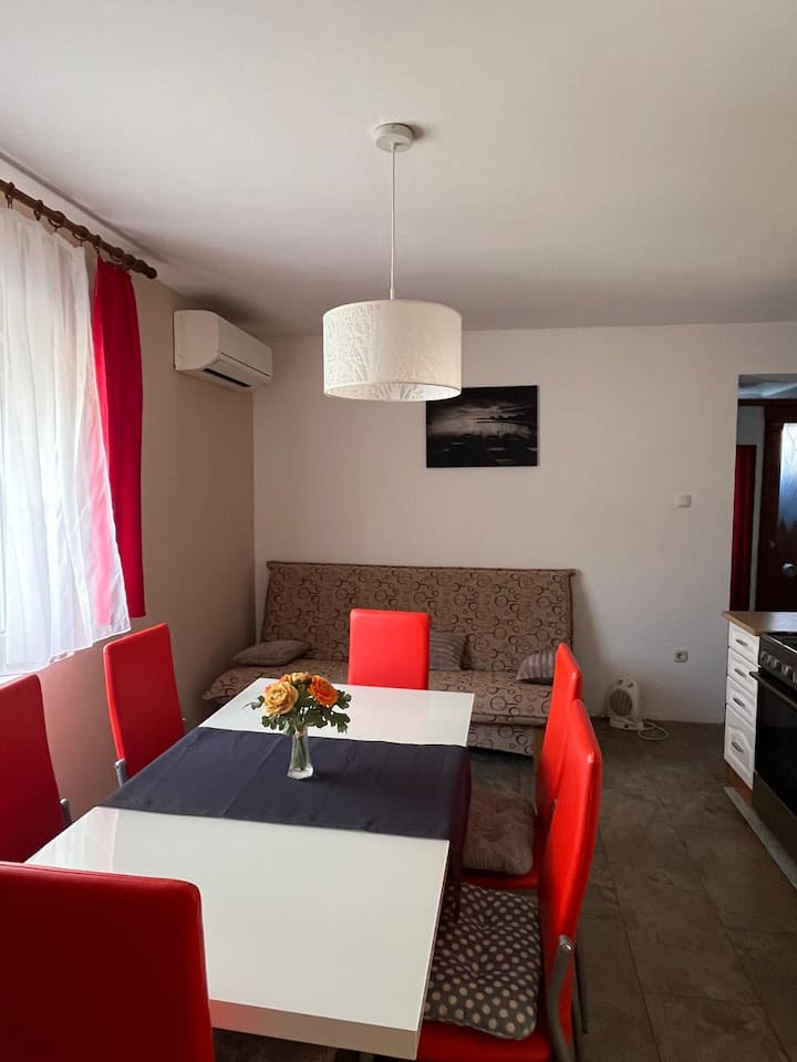 Spacious Family Apartment Near The Beach - Vir