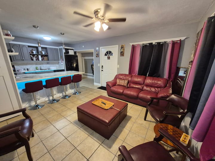 Lively Retreat Near St. Pete Beaches - San Petersburgo, FL