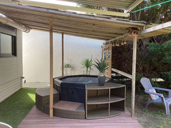 Bungalow Avec Jacuzzi Privatif En Camargue - Arlés