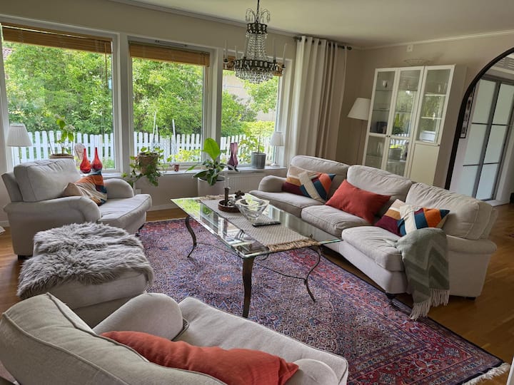 Rymlig Villa Nära Stockholm - Tumba