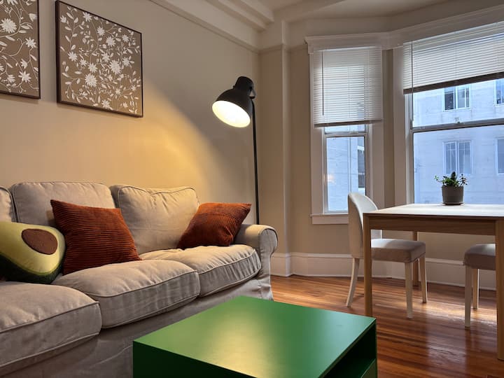 Quiet Courtyard 2br W/ New Furniture - San Francisco, CA