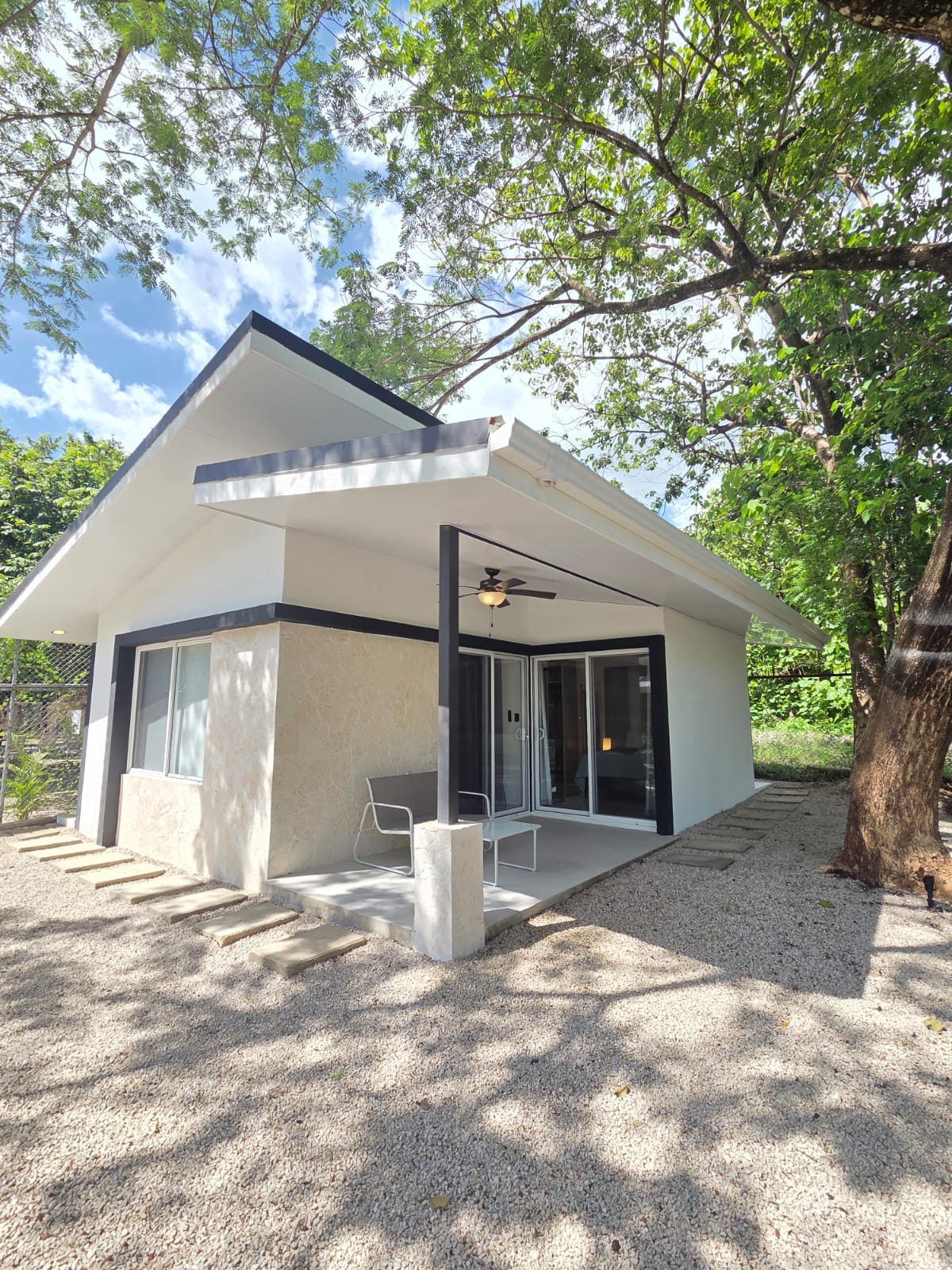 Avellanas Roadside Chilled House Under Tree Shade - Houses for Rent in ...