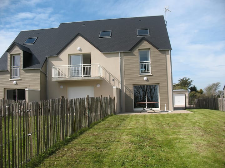 Cap De Carteret Logement Duplex Avec Jardin Privé - Portbail Plage