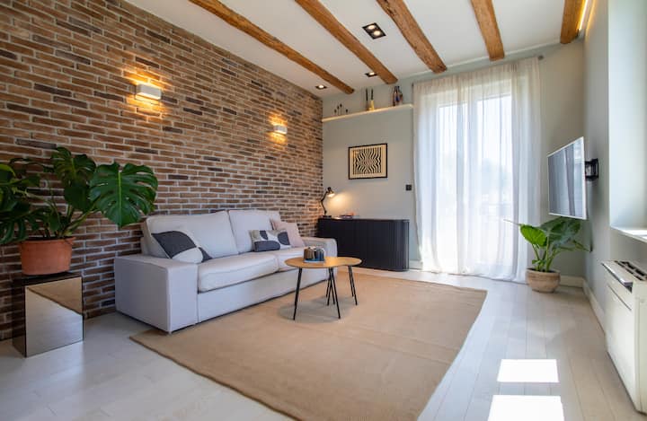 Modern-vintage Family Oasis Near Center - Split