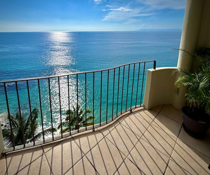 Sea Whisper | Oceanfront  Amazing Sunsets  2br - México