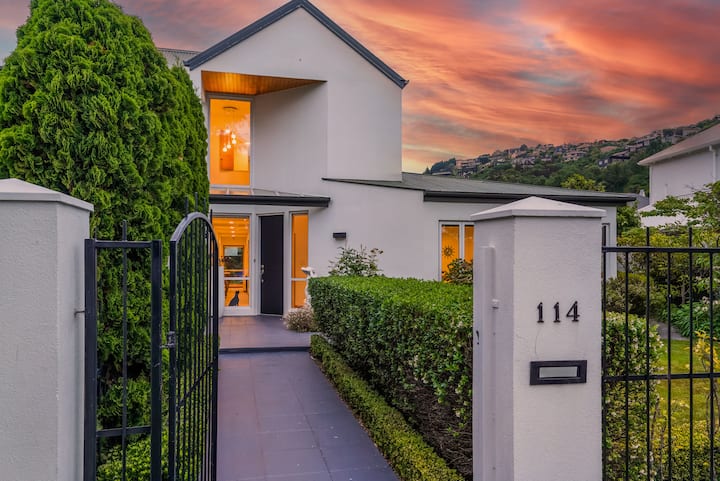 Parkside Coastal Retreat In Redcliffs - Christchurch
