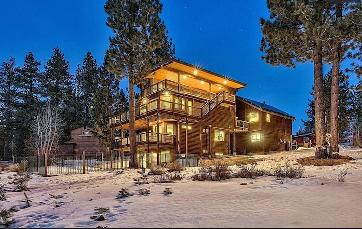 South Shore Grand Lodge | Rooftop Deck & Game Room - South Lake Tahoe, CA