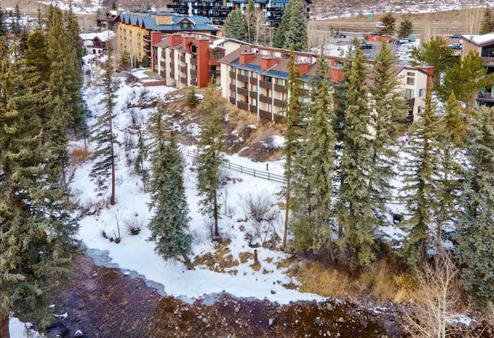 Cozy Apartment In The Heart Of Vail - Vail, CO