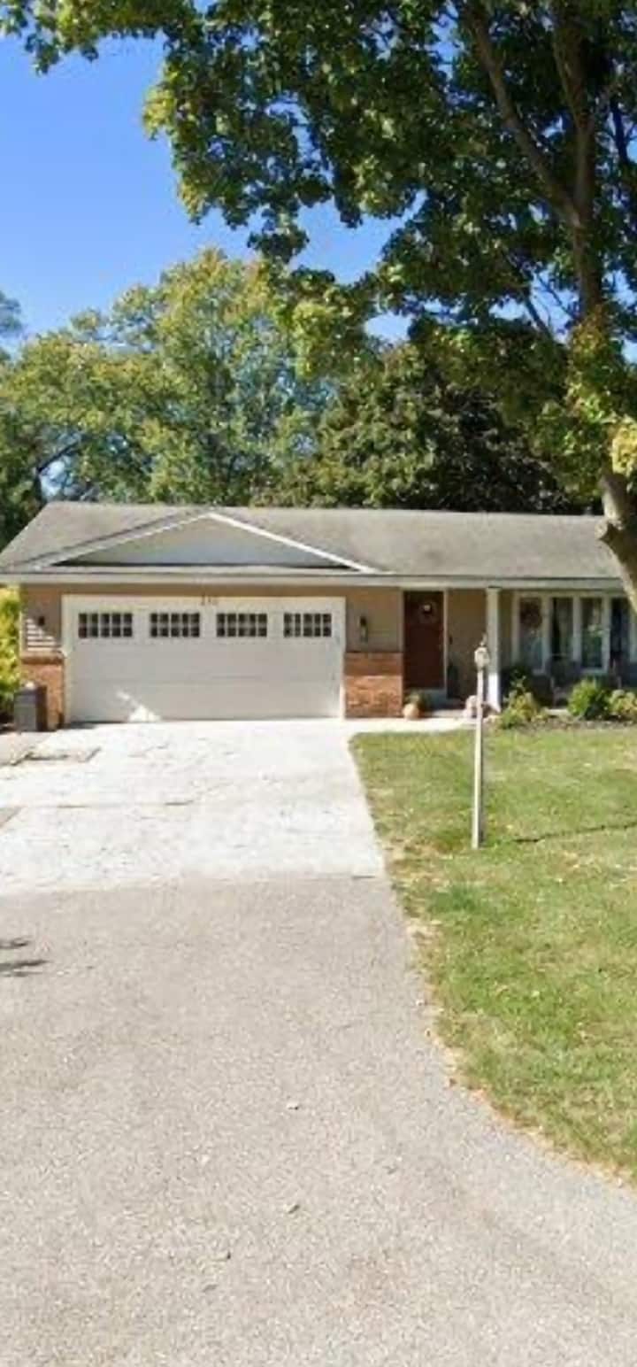 Short Distance To Downtown And Lake Michigan. - Holland, MI