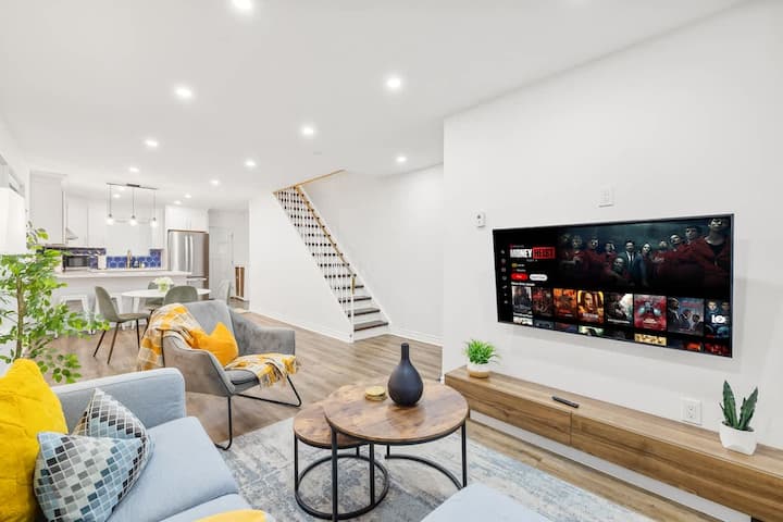 Stylish 3br Urban Retreat, Near  Christie Sleeps 6 - Toronto, ON