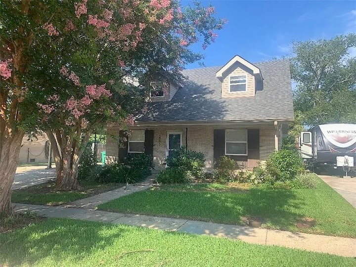 Spacious 4 Bd - Single Family Home - Metairie, LA