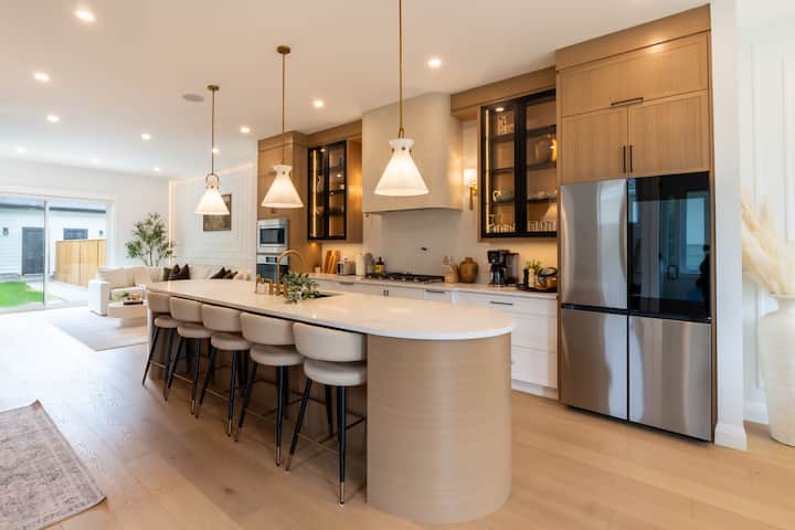 Luxury Home In Banff Trail - Calgary