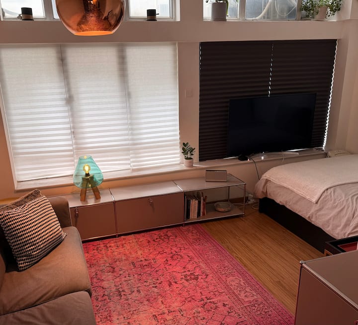 Spacious Studio In Trendy Tai Ping Shan Street - Tsim Sha Tsui