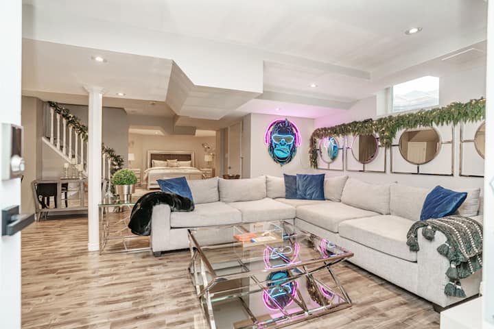 Designer Private Suite Where Comfort Meets Luxury - Vaughan