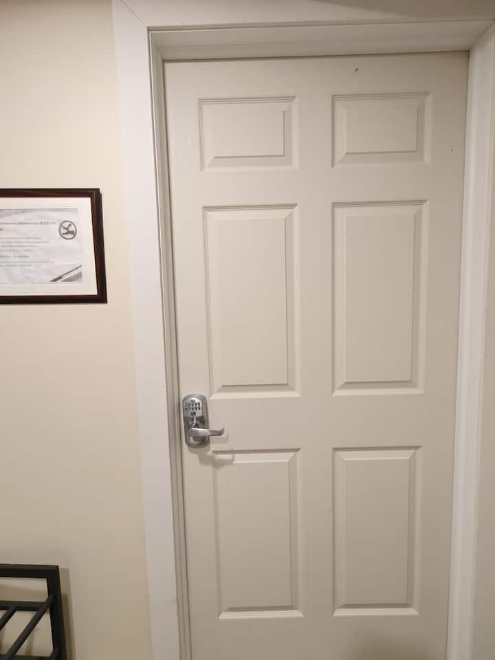 2b1b Basement Cozy Suite Near Downtown Calgary - Calgary