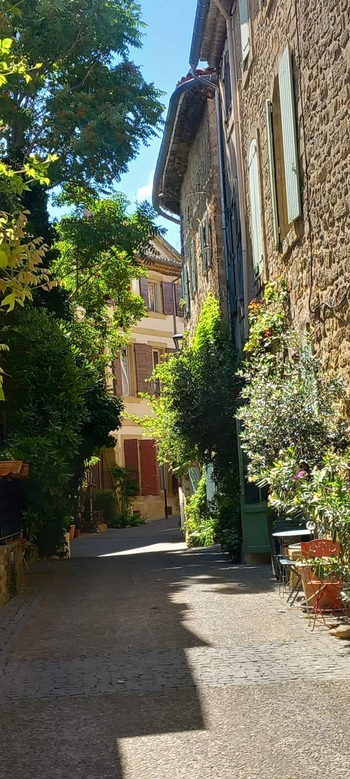 Une Parenthèse Provençale Au Coeur Du Luberon. - Lourmarin