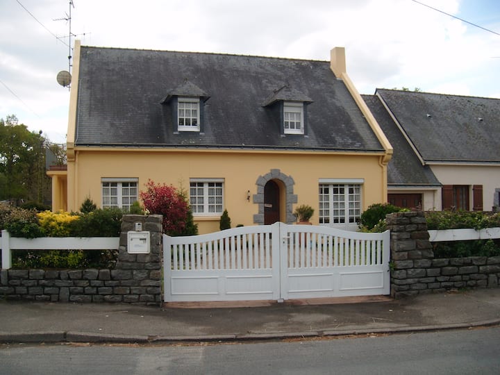 Chambre Rose De La Maison Jaune - La Roche-Bernard